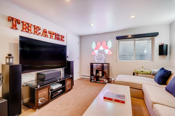 Private Bed/bath On Light Rail - Fun, Stylish Home - Lakewood, CO