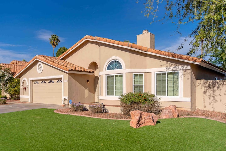 Sonoran Sunspot | Quiet Neighborhood | Sunroom - Glendale, AZ
