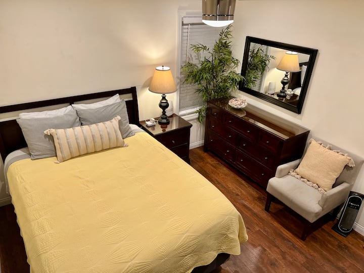 2220 Studio Near Culver City - Culver City