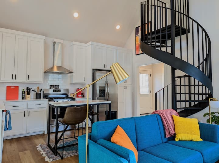 ★Colorful Cottage Near Downtown Fayetteville ★ - Fayetteville, AR