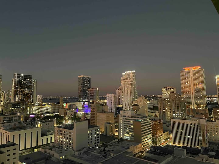 Stylish 1 Bedroom. Ideal For Working From Home! - Miami, FL