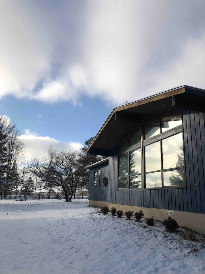 Modern Country Getaway - 40+ Acres In Southgate On - Durham