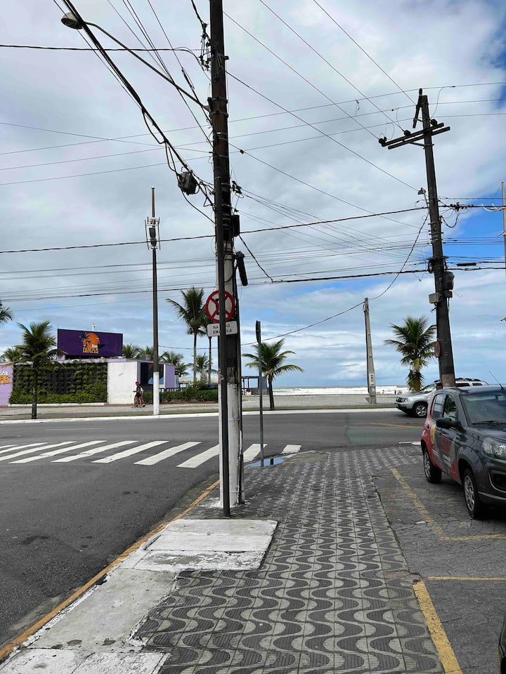 Kitnet 150m Da Praia Com Garagem, Wi-fi, Portaria - Praia Grande