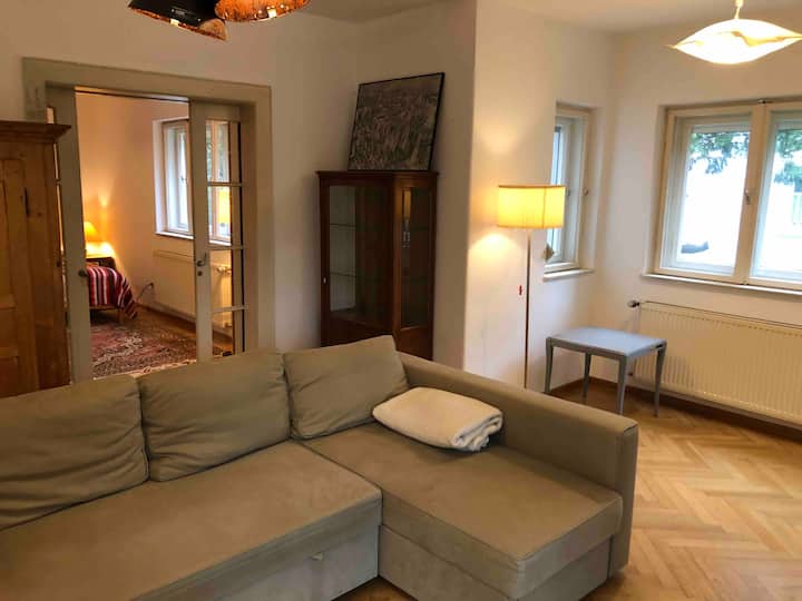 Große Wohnung Im Freihstehenden Künstlerhaus - Olching