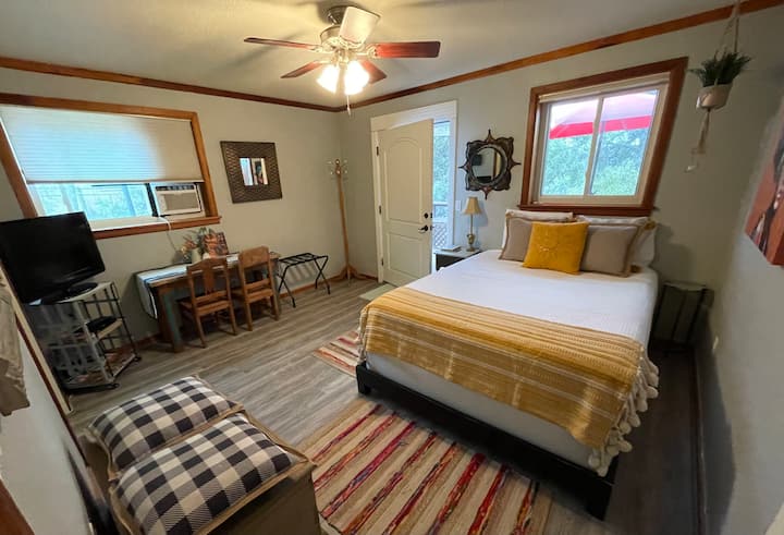 Sedona Sacred Suite- Private Room, Bath & Balcony! - Sedona, AZ