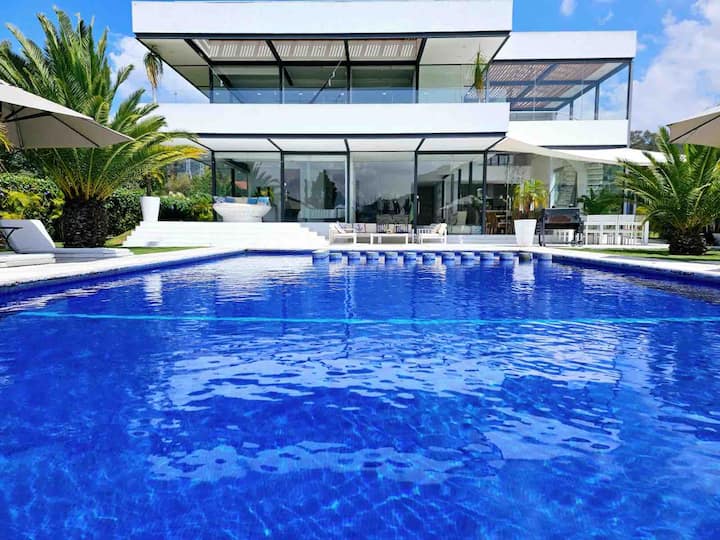 Casa Blanca Del Lago - Valle de Bravo
