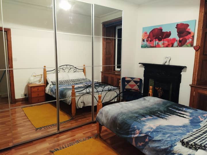 Bright Flat Close To The City Centre - 