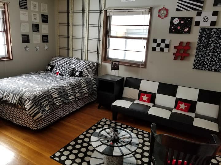 Rooms 4 Rent In Cool Indy 500 Home - Indianapolis, IN