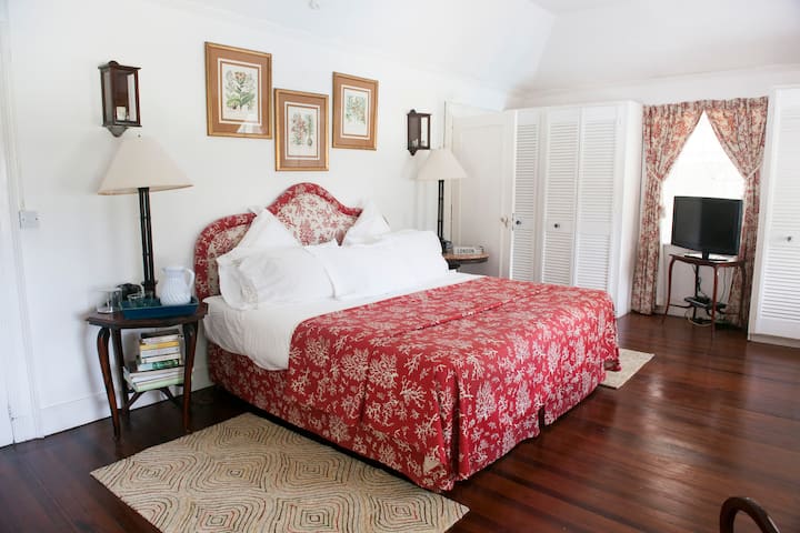 Holders House 'Jodie' Room - Breakfast Included - Barbados