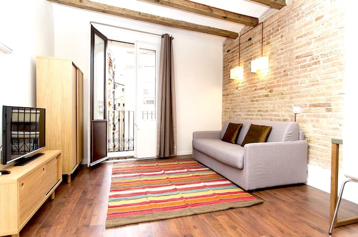 Cosy 1 Bd Apt With Balcony In Sagrada Familia - Barcelona