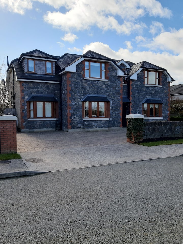 5 Bedroom Home From Home - Trim