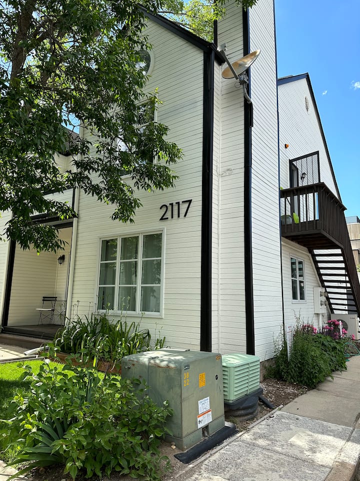 Great Downtown Condo - 2br, 2bath. Parking! - Boulder, CO