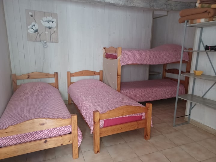 Chambre Du Rosier. Ferme Provençale. Table D'hôte - Forcalquier