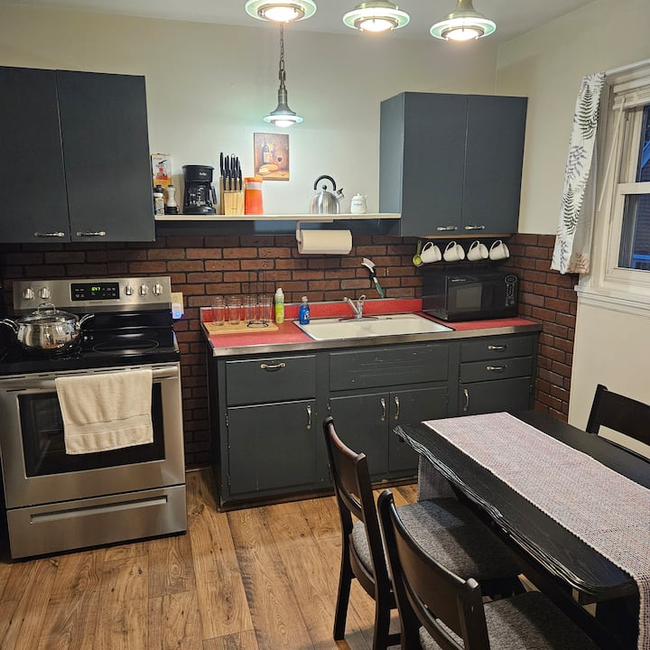 Cozy Apartment Minutes From Lake - Benton Harbor, MI