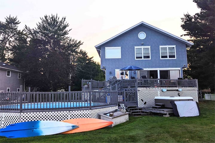 Waterfront Home With Pool & Hot Tub In Barrington - Rhode Island