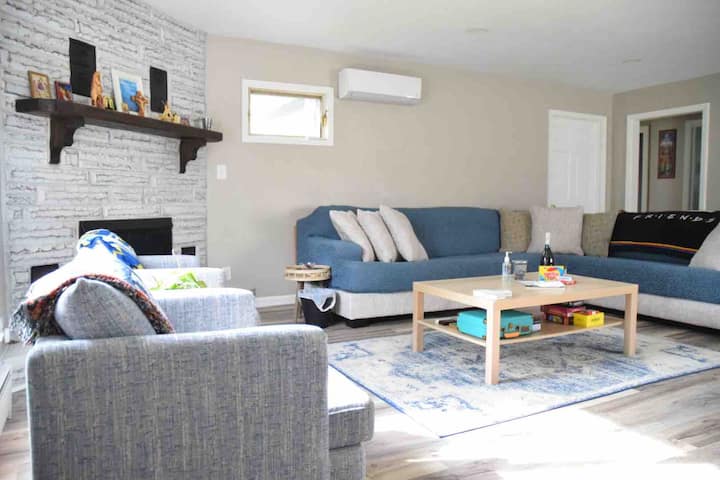 Cheerful 2 Bedroom Home Near Nd - South Bend, IN