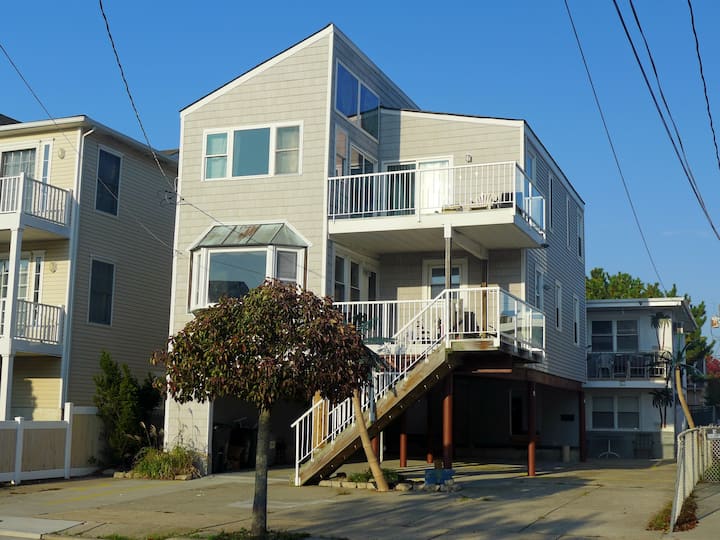 Beachy Home-beach Block -Sleeps 12 - Wildwood Crest, NJ