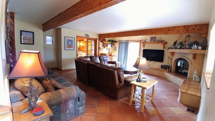 Running Bear River Lodge - Pet Friendly - 9 Bedroom Home - In Town - On The Rive - Red River, NM
