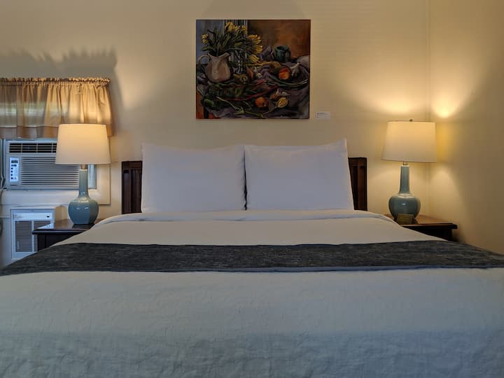 Harwood Hill Motel - Economy Queen - Bennington, VT