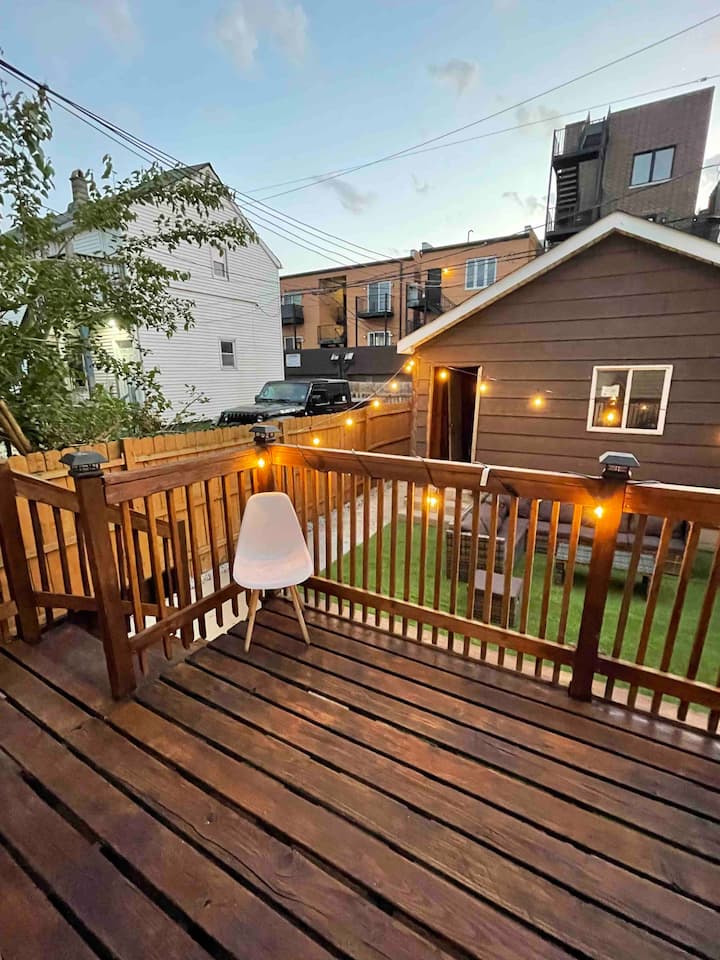 Spacious 7 Br Near The 606 Trail *Sleeps Up To 18* - Chicago, IL