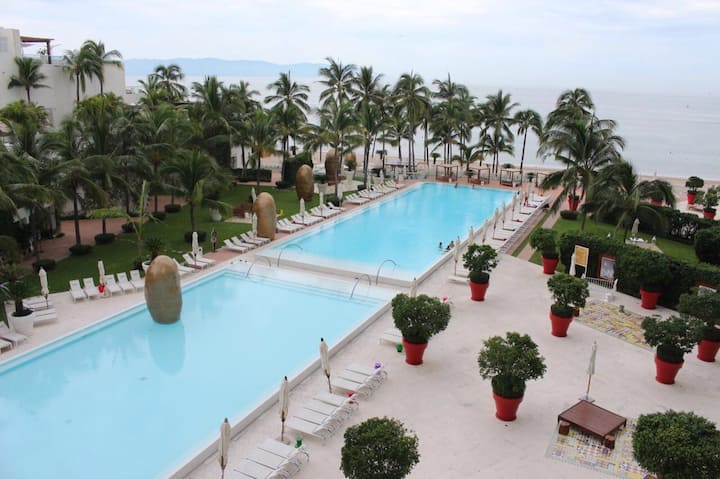 Hotel Zone Beachfront At Icon - Puerto Vallarta