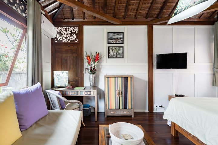 Unique, Artfully Styled Traditional Villa - Sanur
