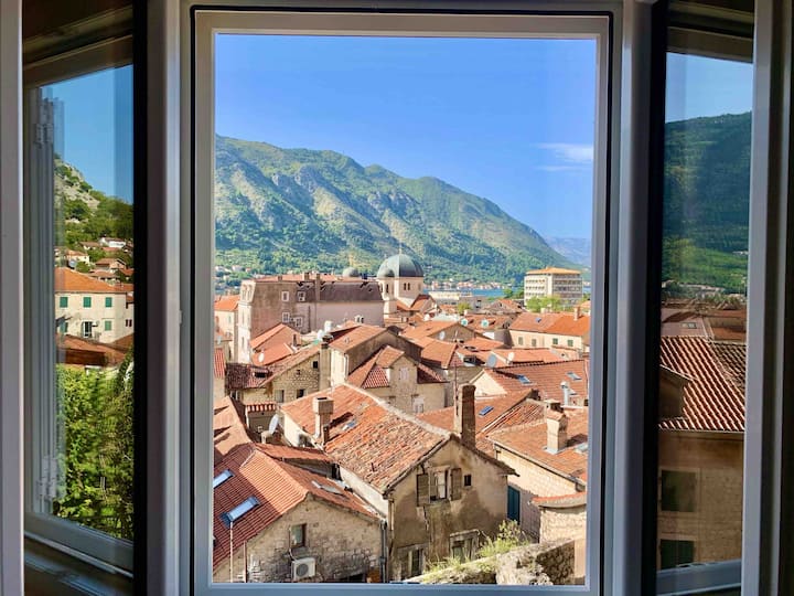 Charming Rooftop View - Kotor