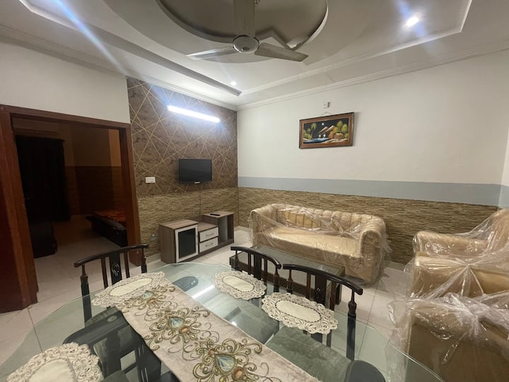 6 Bedrooms Spacious Residency - イスラマバード