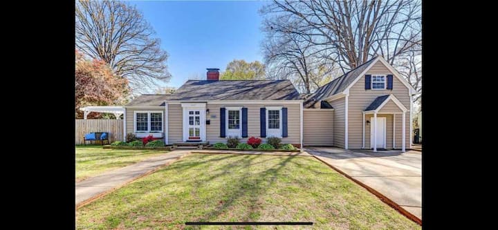 Beautiful 2bd, 1 Bath Awaits You W/ Pvt Entrance - Greensboro, NC