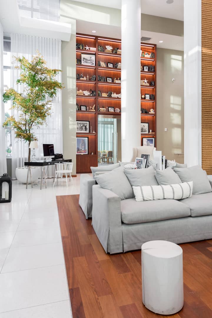 King Oceanfront Suite W/ Pool, Balcony & Parking - Miami Beach, FL