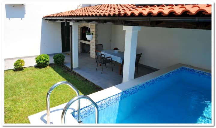 Relax Holiday Home With Pool ; Split - Croatia