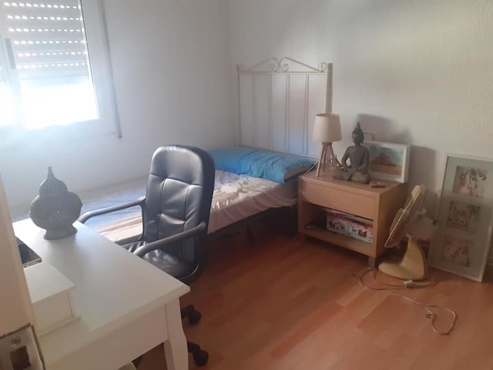 Habitacion Luminosa Estancias Cortas - Sabadell