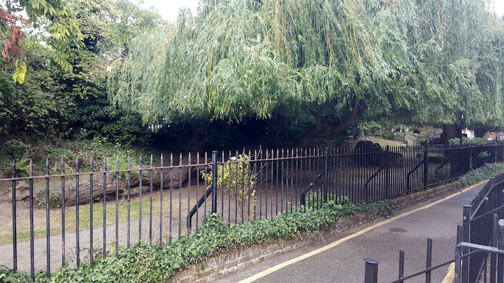 Secret Garden Flat In Central Islington - London