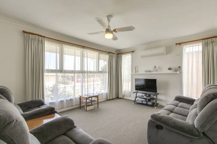 Easy Walk To Everything In Lakes Entrance - 레이크스 엔트랜스