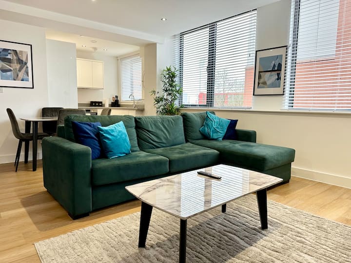 2 Bed 2 Bathroom Flat Near Old Trafford - Parking - Old Trafford Cricket Ground