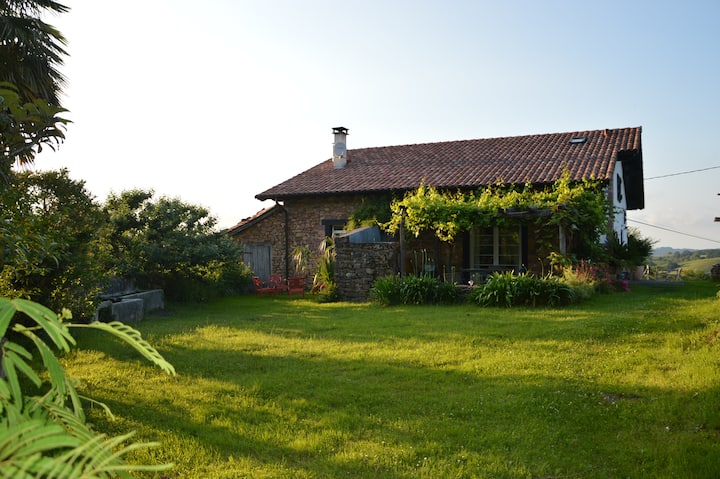 Una Habitación En Una Casa En El Campo - Ascain