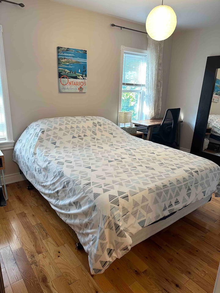Bright Spacious Room Close To Everything W/parking - Ottawa