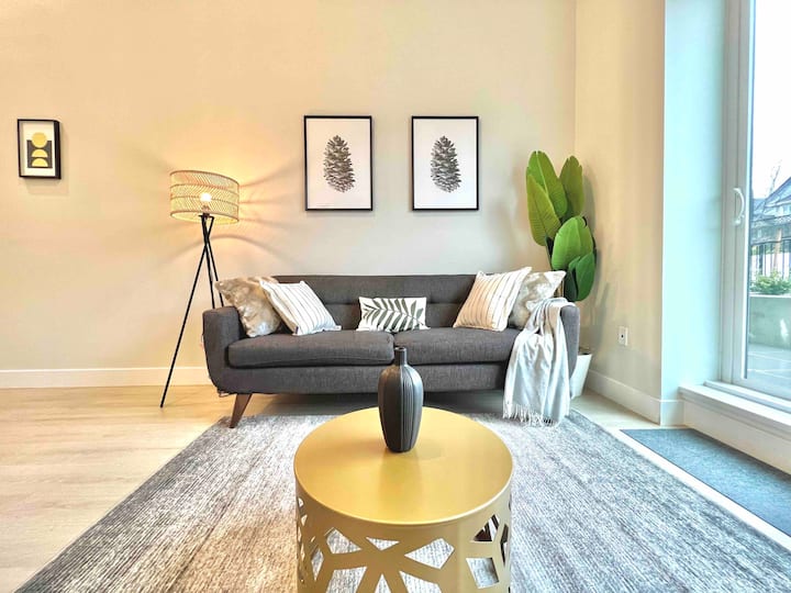 The Retreat Suite + Free Parking - Surrey