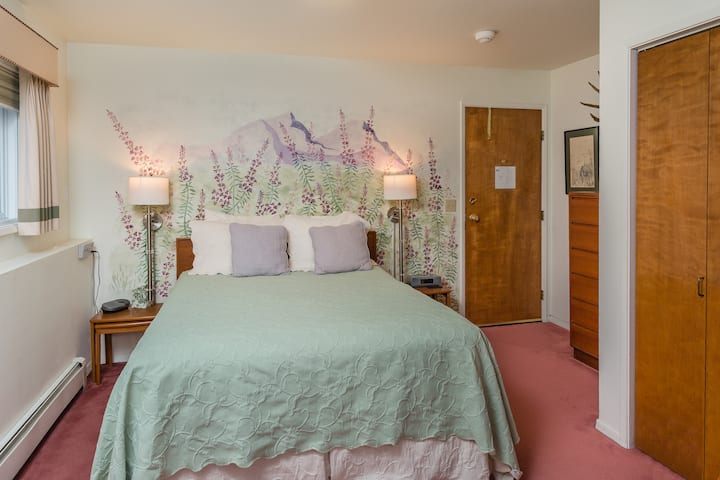 Camai Bed And Breakfast's Fireweed Suite - Anchorage, AK