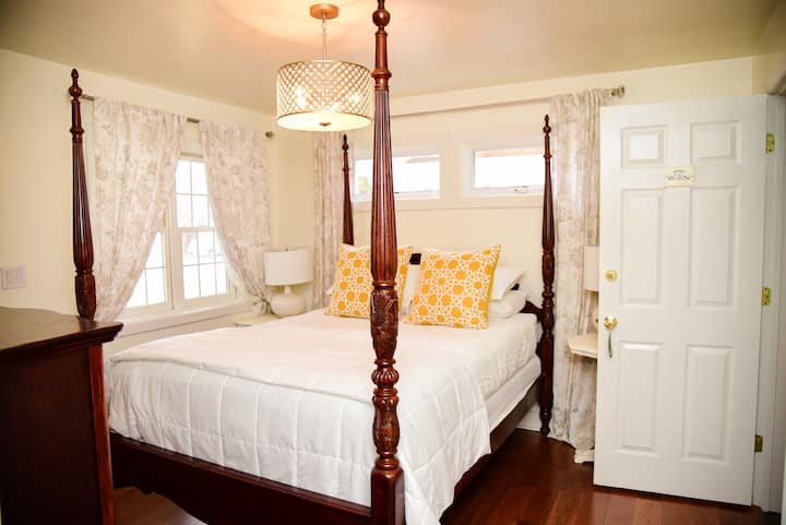Willow Room At The Azalea Inn - Banner Elk, NC