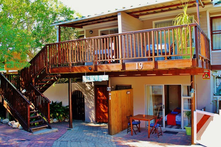 Loerie Room - King Of Kings (Self-catering) - Knysna