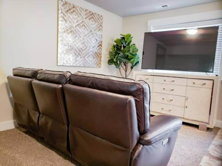 Sleeps 12+best Locale+2 Hot Tubs - Ogden, UT