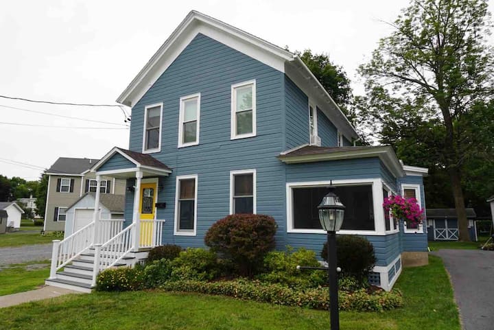 Entire Downtown Village Home. - Hamilton, NY