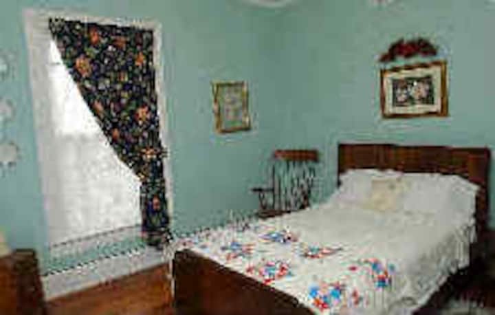 Grandma Beatrice Room - 6 Acres B&b - Cincinnati, OH