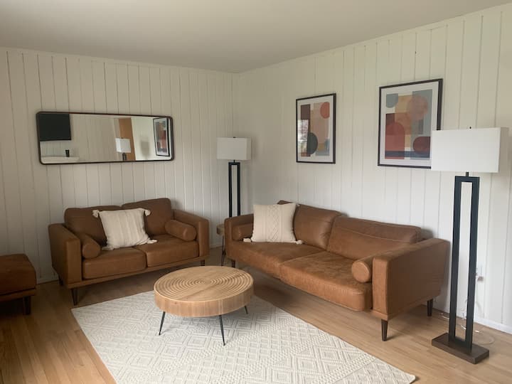 Cheerful 2br Home Close To Racetrack & Spac! - Saratoga Springs, NY