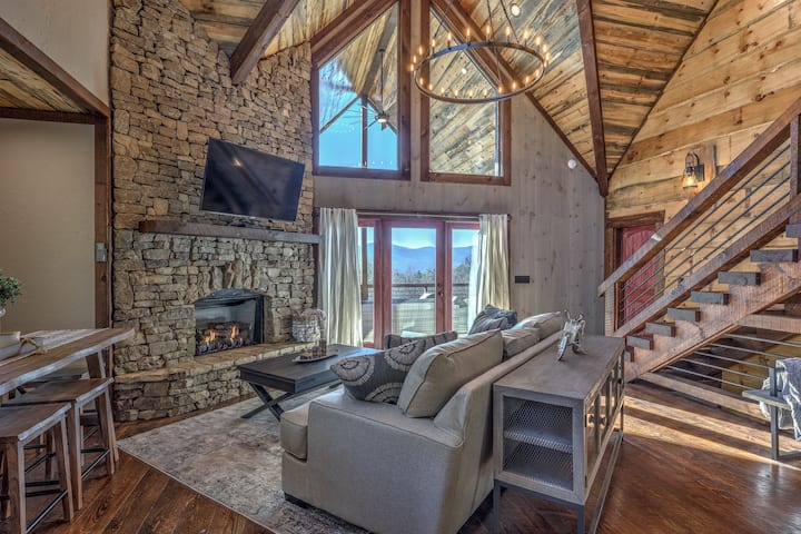 Sunrock Mt. Retreat ~ Family Reunions Sleeps 24~ - Blue Ridge, GA