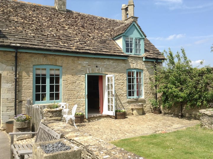 Stables Cottage, Shipton Moyne, Gl8 8pw - Tetbury
