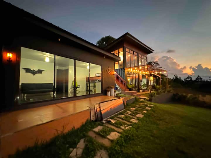 Farmhouse With Scenic Overlooking View - Siniloan