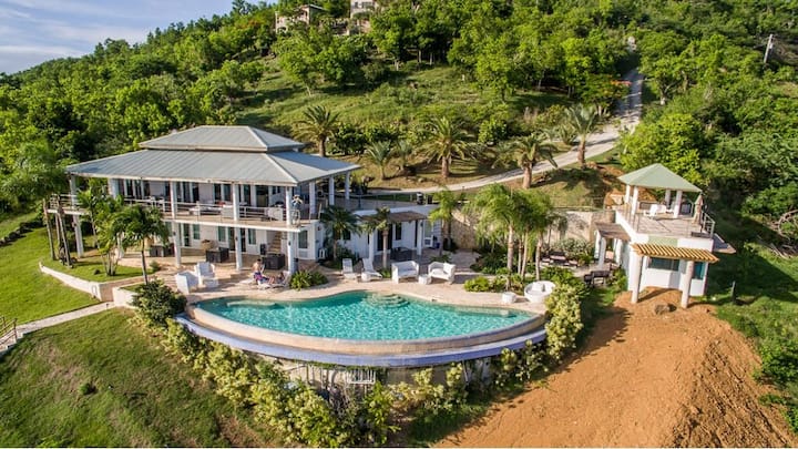 Seahorse Villa: Oceanfront Luxury Rental - Culebra