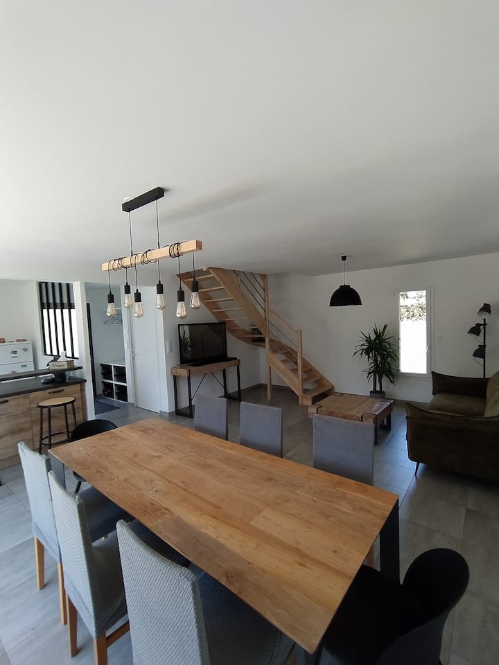 Maison Spacieuse Et
Chaleureuse Avec Grand Terrain - Pontivy